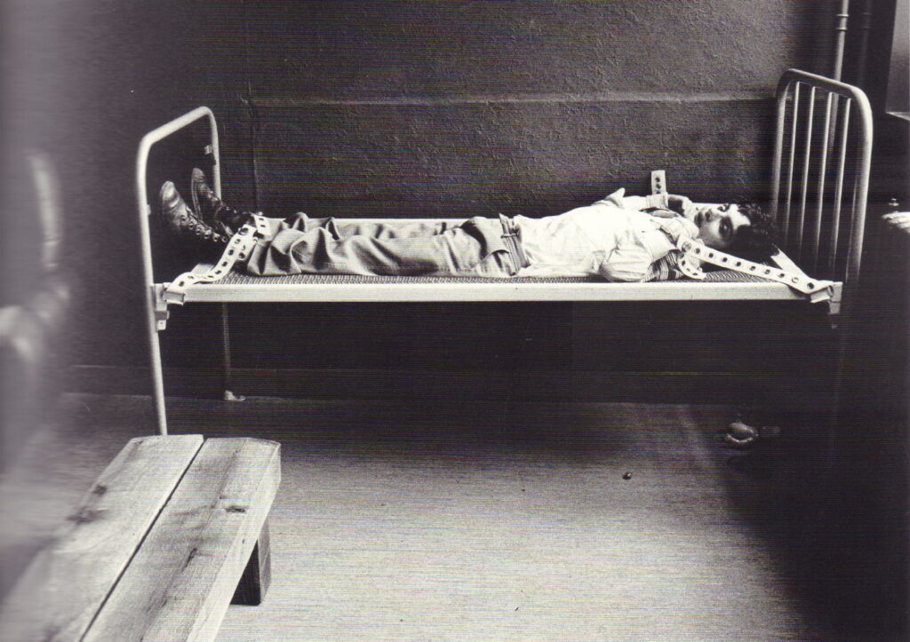 BOT, Marrie. Bezwaard Bestaan. - Cult Jones